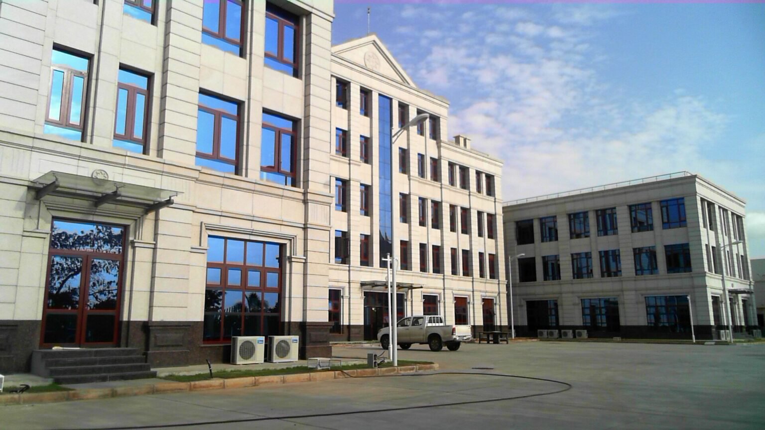 Factos e Numeros - Instituto Superior Politécnico Tocoista